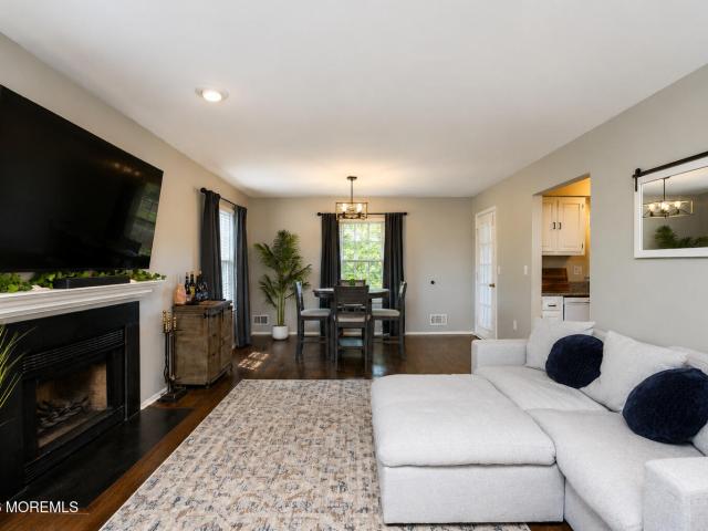711 Wellington Place