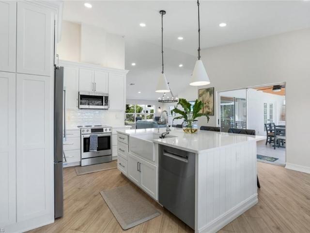711 Tigertail Ct, Marco Island, FL