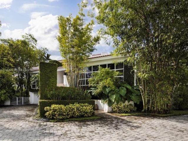 7125 Lago Dr E, Coral Gables, FL 33143