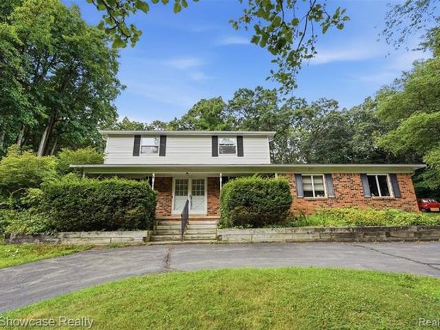 7125 Ridgewood Rd, Springfield Township, MI 48346