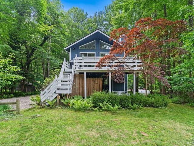 7126 Ridgeway St, Fennville, MI 49408