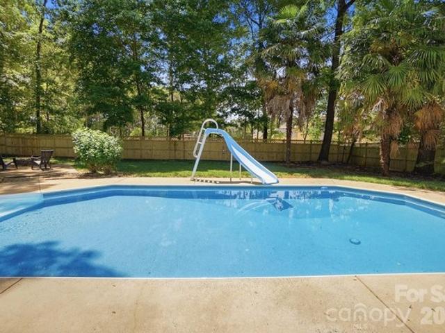 7126 Weddington Brook Dr, Matthews, NC 28104