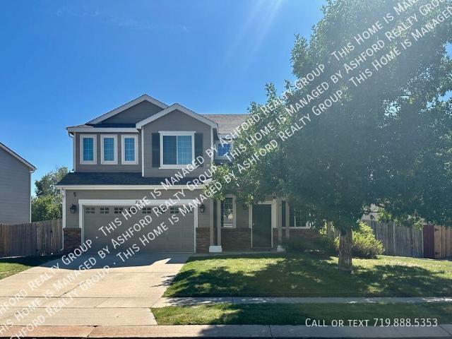 7127 Westerner Dr, 3 beds, 2 full and 1 half baths