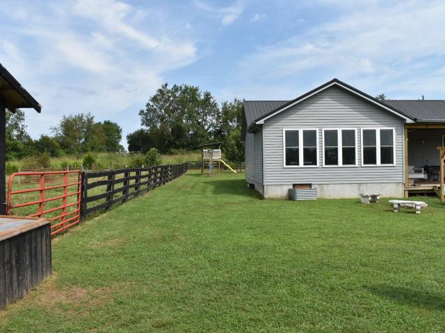 7121 Camargo Levee Road