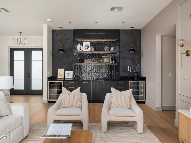 7121 e larkspur drive