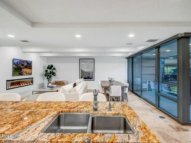 7121 E Rancho Vista Drive # 5011