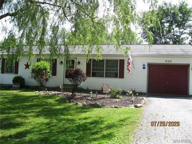 7122 Salt Rd, Clarence, NY 14032
