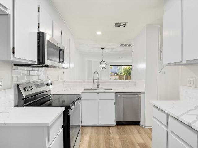 7122 Wood Hollow Dr, Unit 29, Austin, TX 78731 | MLS #6641 | Compass