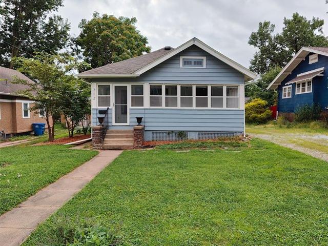 712 40th St, Des Moines, IA 50312