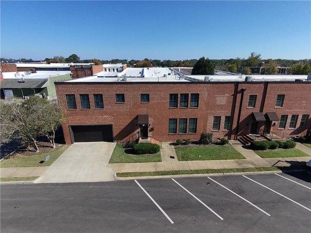 712 4th Ave, West Point, GA 31833