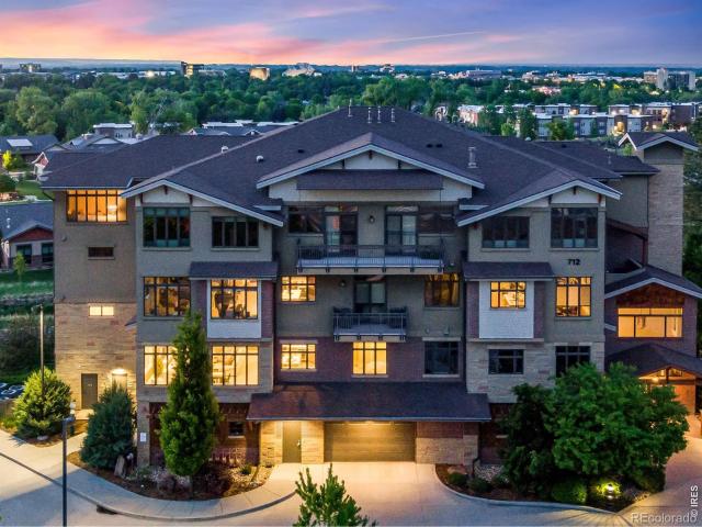 712 Centre Avenue # 203