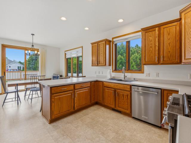 712 Ash Cir