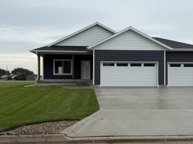 712 B St, Hampton, NE 68843
