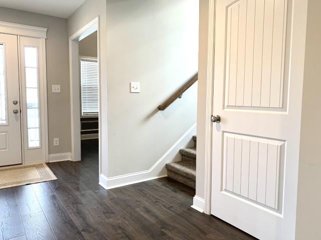 712 Banister Dr