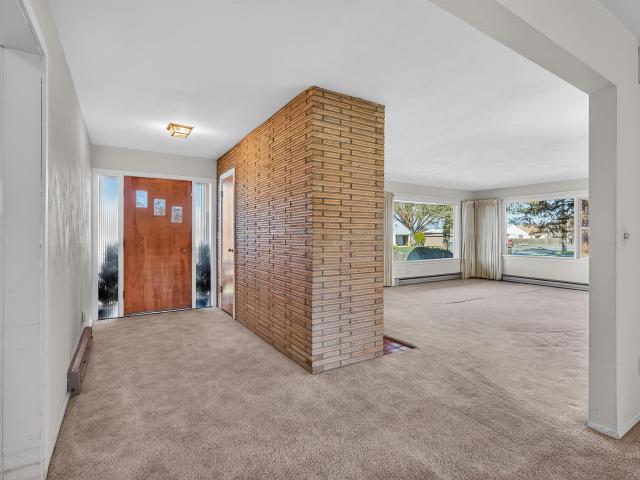712 Bryden Ave