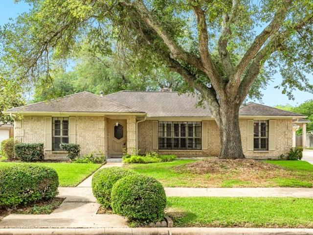 712 Browning St, Angleton, TX 77515