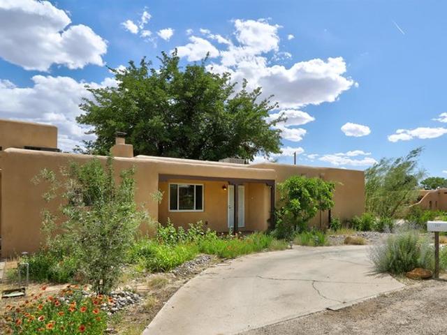 712 Green Valley Rd NW, Los Ranchos, NM 87107
