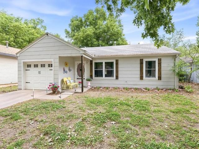 712 E 17th Ave, Winfield, KS 67156