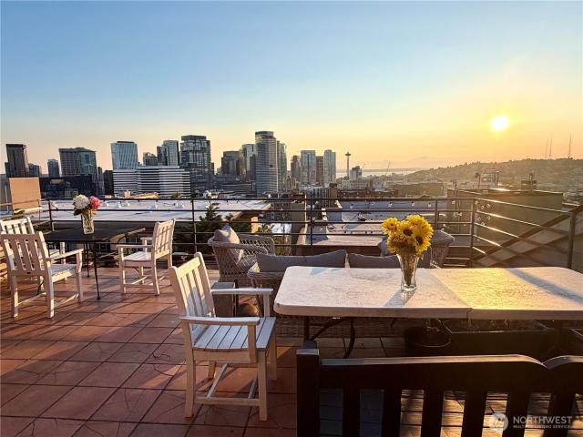 712 E Denny Way # 401