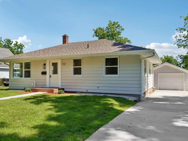 712 E Edgewater Street