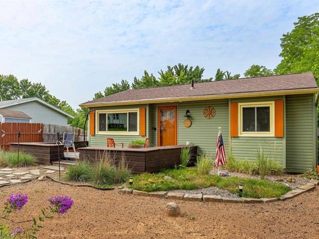 712 E Hackley Ave, Des Moines, IA 50315
