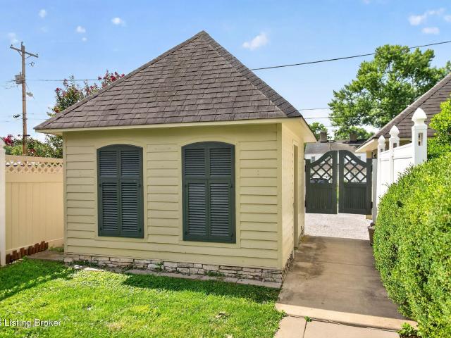 712 E Main St