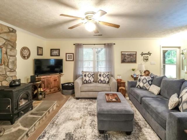 712 Honeysuckle Lane