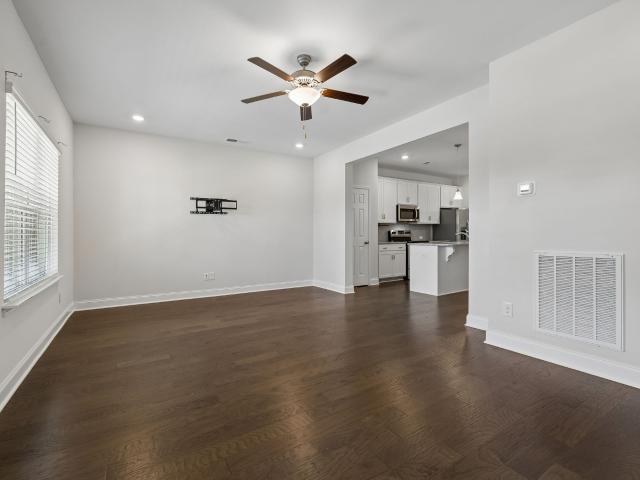 712 Hahn Ct