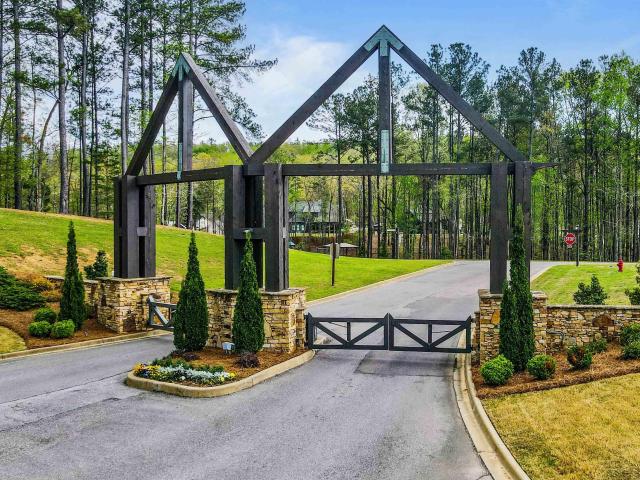 712 Hickory Hollow