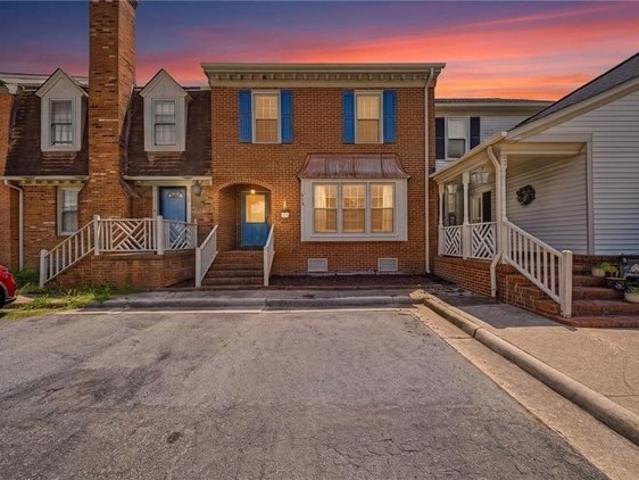 712 Lord Dunmore Dr, Virginia Beach, VA 23464
