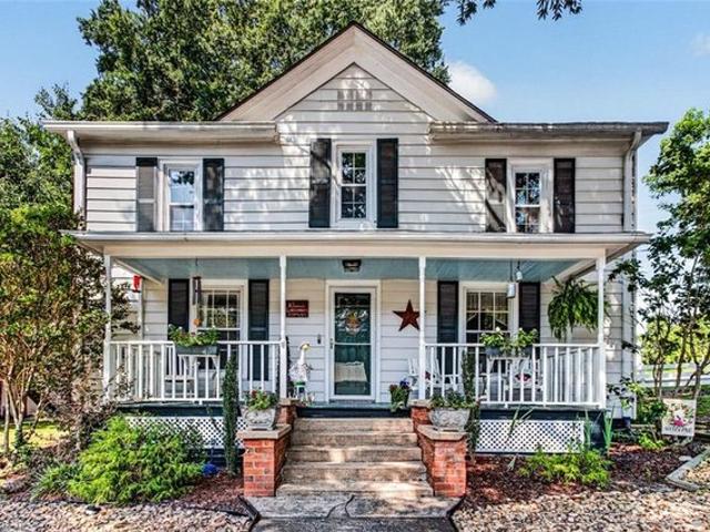712 Liberty St, Ramseur, NC 27316