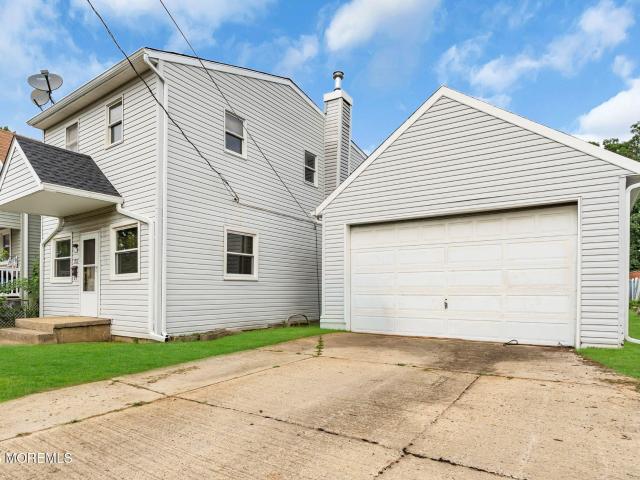 712 Monmouth Parkway