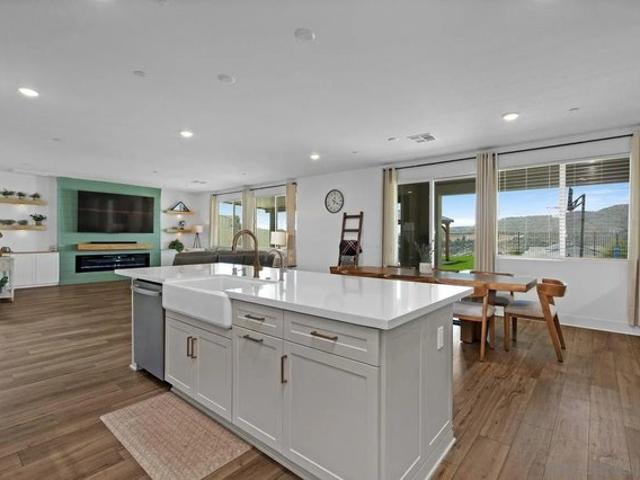 712 Meadowood St, Fallbrook, CA 92028