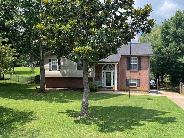 712 N Woodson Rd, Clarksville, TN 37043