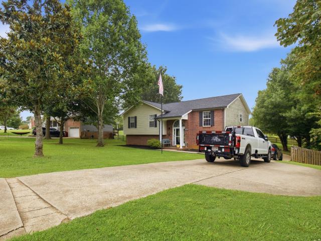 712 N Woodson Rd