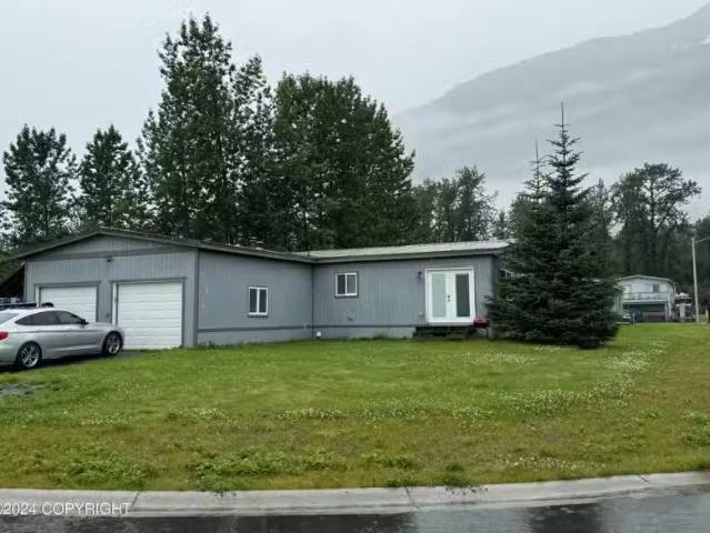 712 N GLACIER DR, VALDEZ, AK 99686 Single Family Residence For.