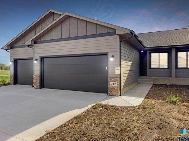 712 N Independent St, Lennox, SD 57039