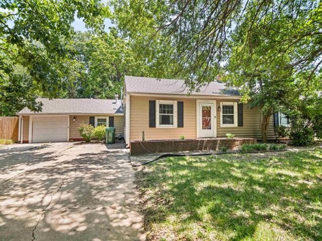 712 S Terrace Dr, Wichita, KS 67218