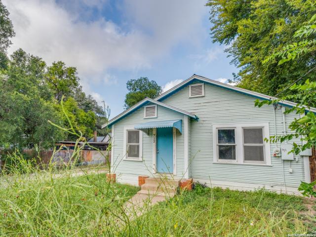 712 S Austin St, Seguin, TX 78155 | MLS #1891