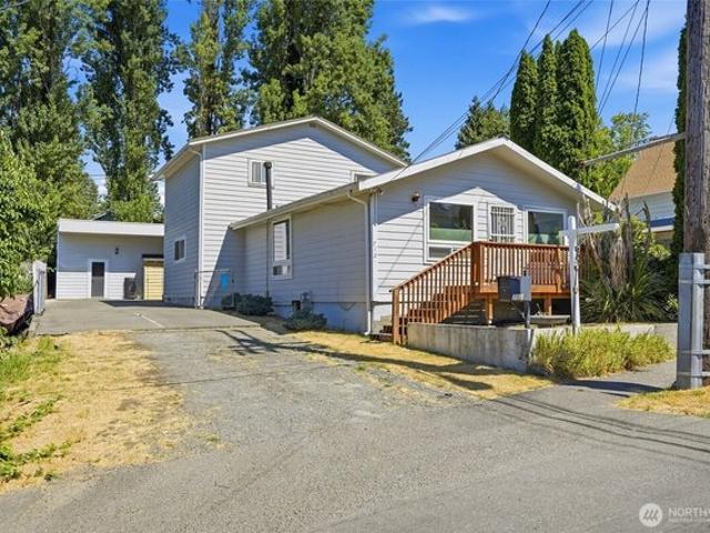 712 S Director St, Seattle, WA 98108