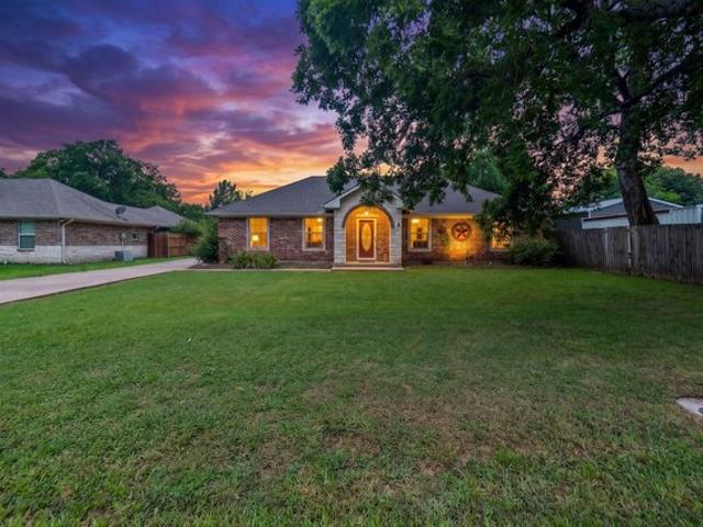 712 S Grand St, Wolfe City, TX 75496