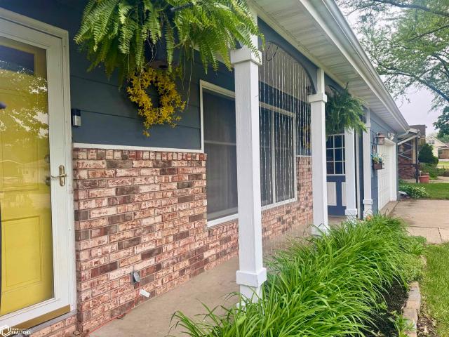 712 S Locust Street