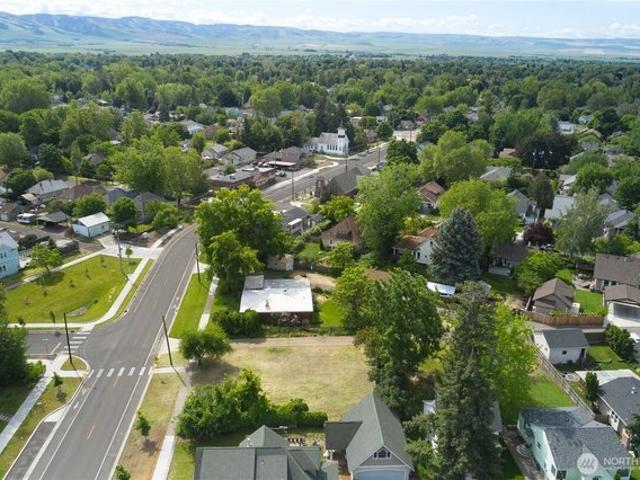 712 S Park St, Walla, WA 99362