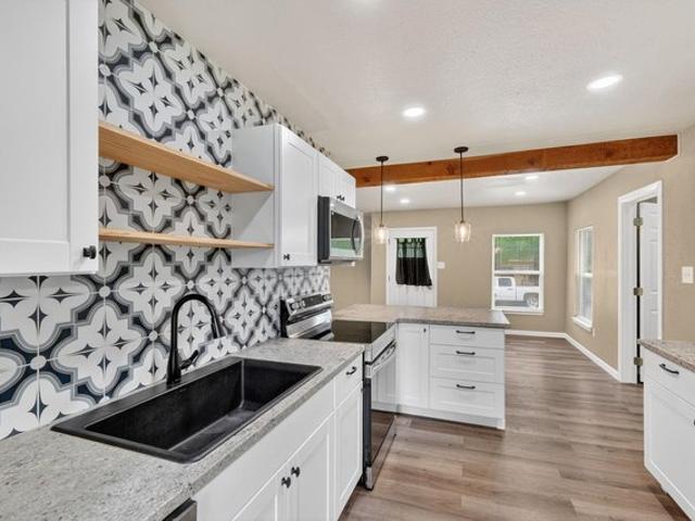 712 SE 18th St, Mineral Wells, TX 76067