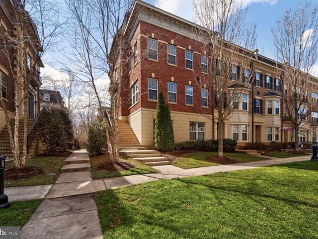 712 Sentry Sq, Oxon Hill, MD 20745