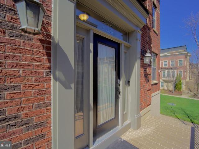 712 Sentry Square
