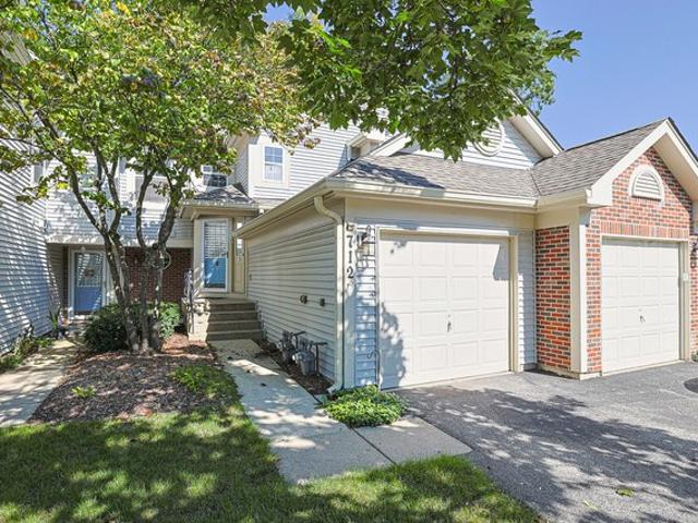712 Shady Oaks Ct, Elgin, IL 60120