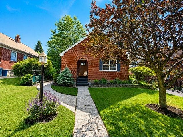712 Shenley Dr, Erie, PA 16505