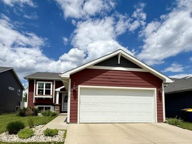 712 Sun Valley St, Brookings, SD 57006