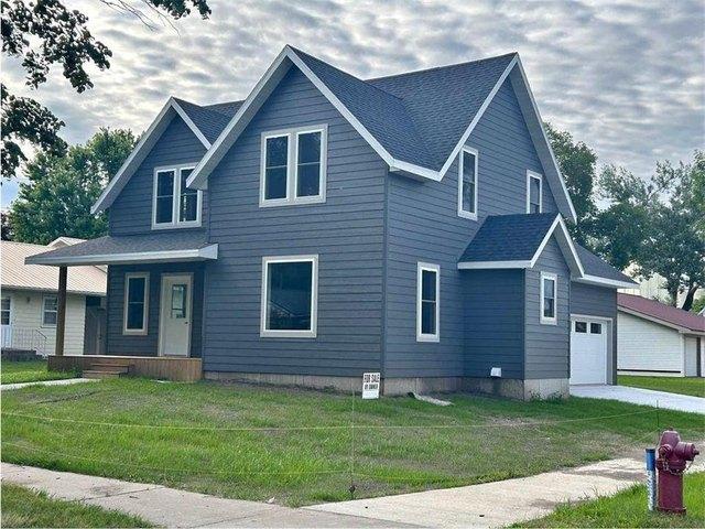 712 Pine St, Dawson, MN 56232